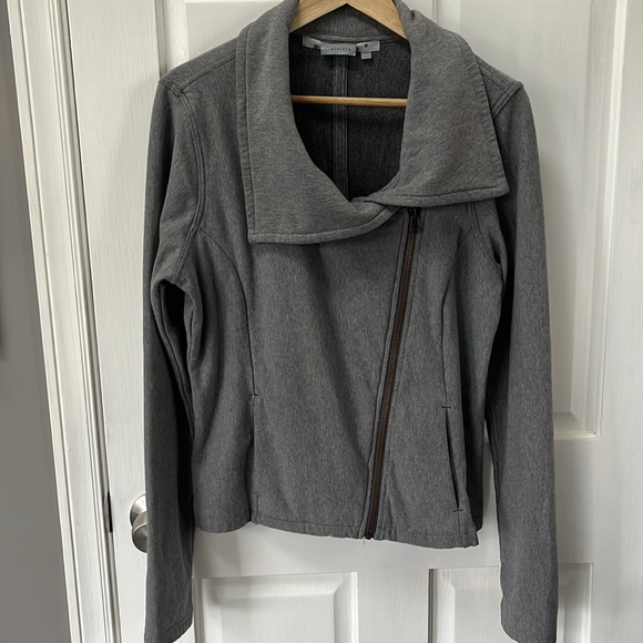 Athleta | Tops | Athleta City Limits Jagrhe Grey Light Weight Side Zip ...
